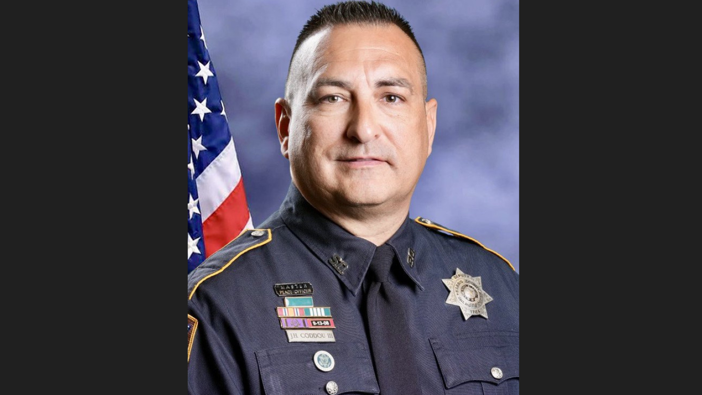 Texas deputy dies after being hit by truck while assisting at crash ...
